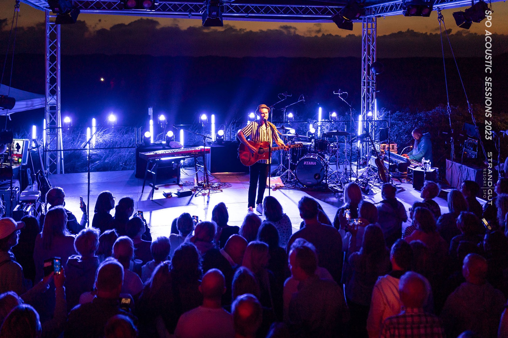 StrandGut Sessions 2023 mit Johannes Oerding, Revelle, Joshua Patron ...